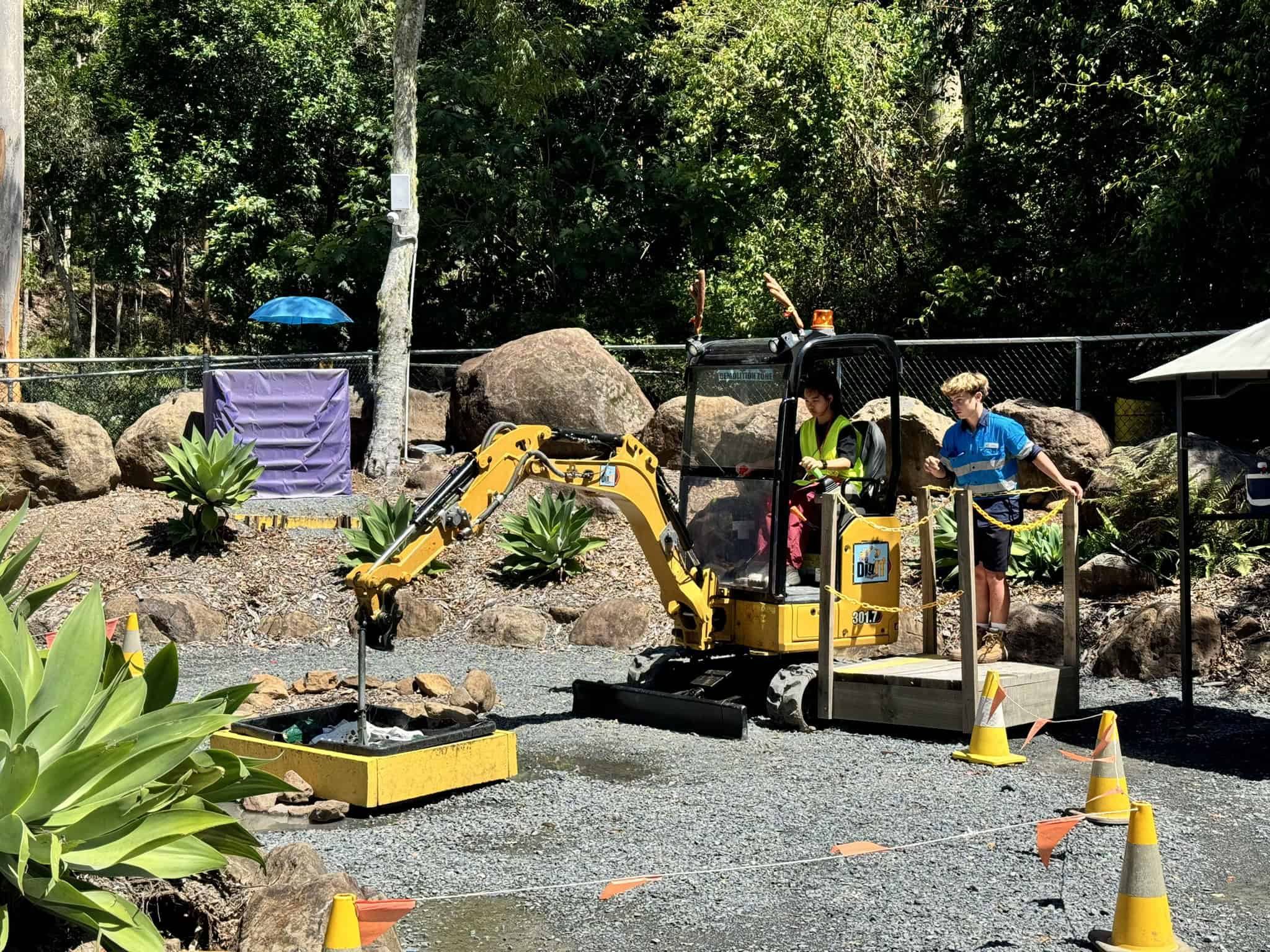 Dig IT at Mount Tamborine - Queensland Travel Guide