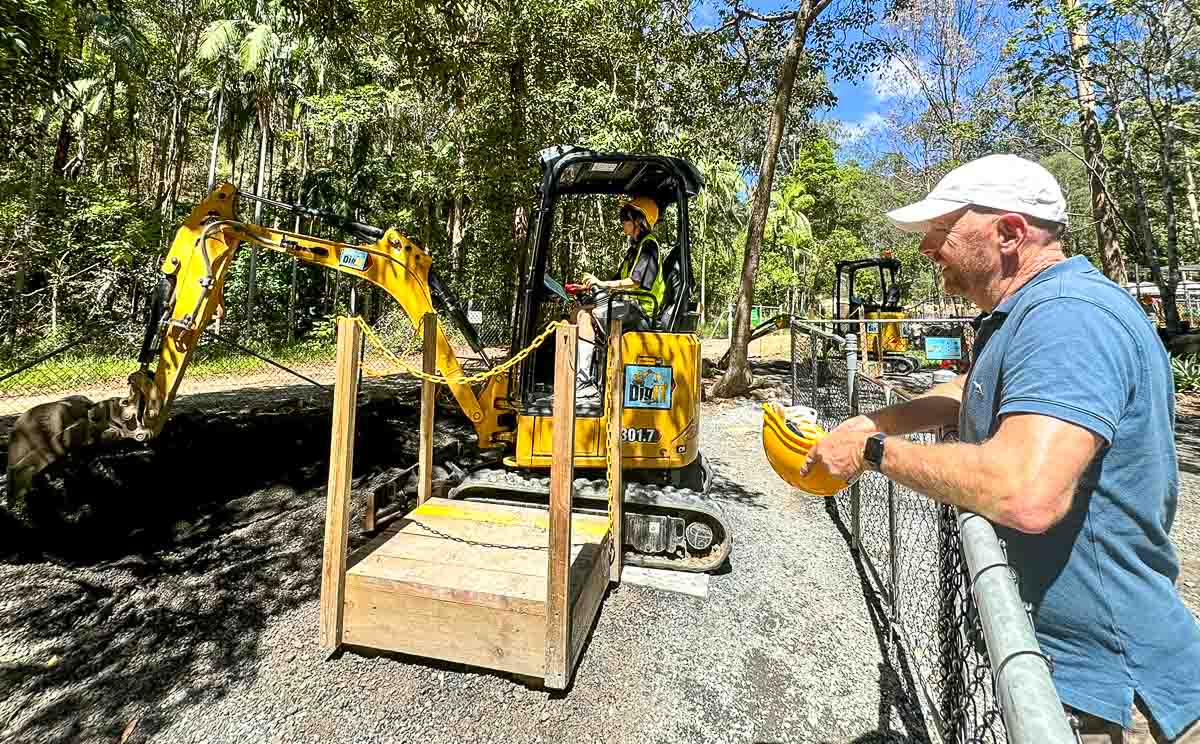Dig IT at Mount Tamborine - Queensland Travel Guide